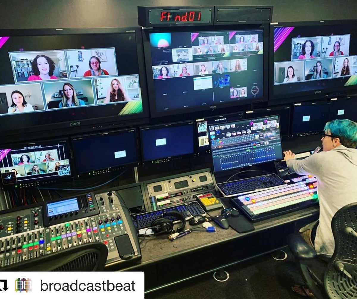 a panel of panelist panels | MLTSHP