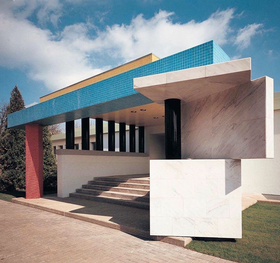 Esprit showroom, Düsseldorf, Germany, Ettore Sottsass, 1984-1986 | MLTSHP