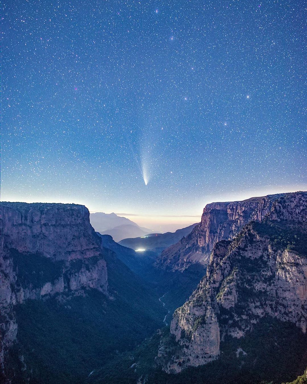 Comet Neowise over Vikos Gorge, Greece | MLTSHP