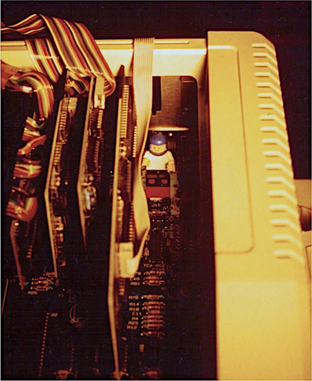 The protection key of the Pointcarré software plugged inside the Apple II | MLTSHP