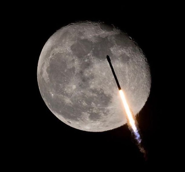 Falcon 9 crossing the Moon | MLTSHP