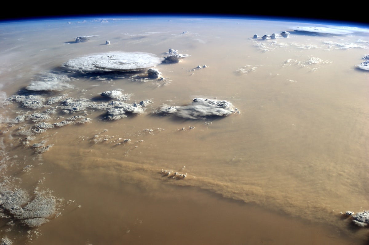 Saharan dust storm from the ISS | MLTSHP
