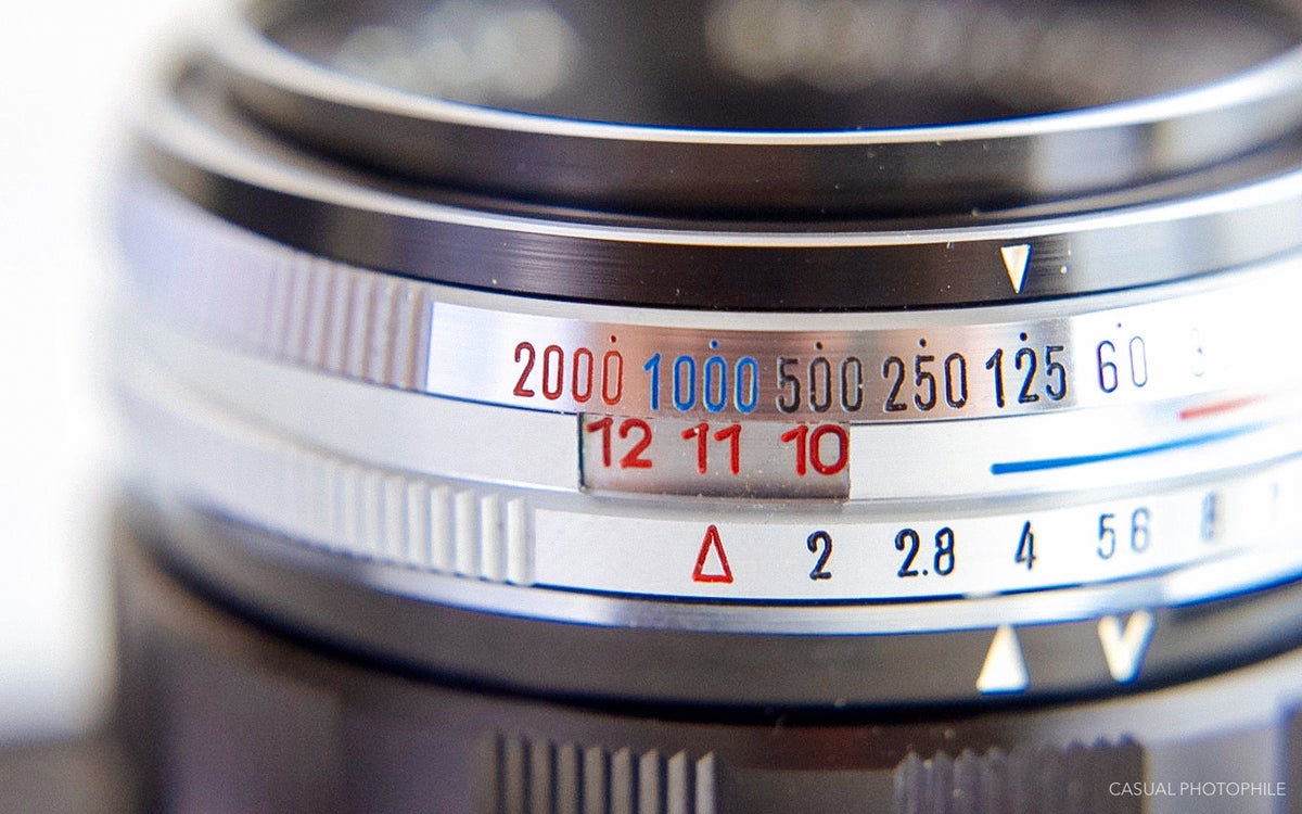 minolta V2 aperture and shutter controls on its lens barrel | MLTSHP