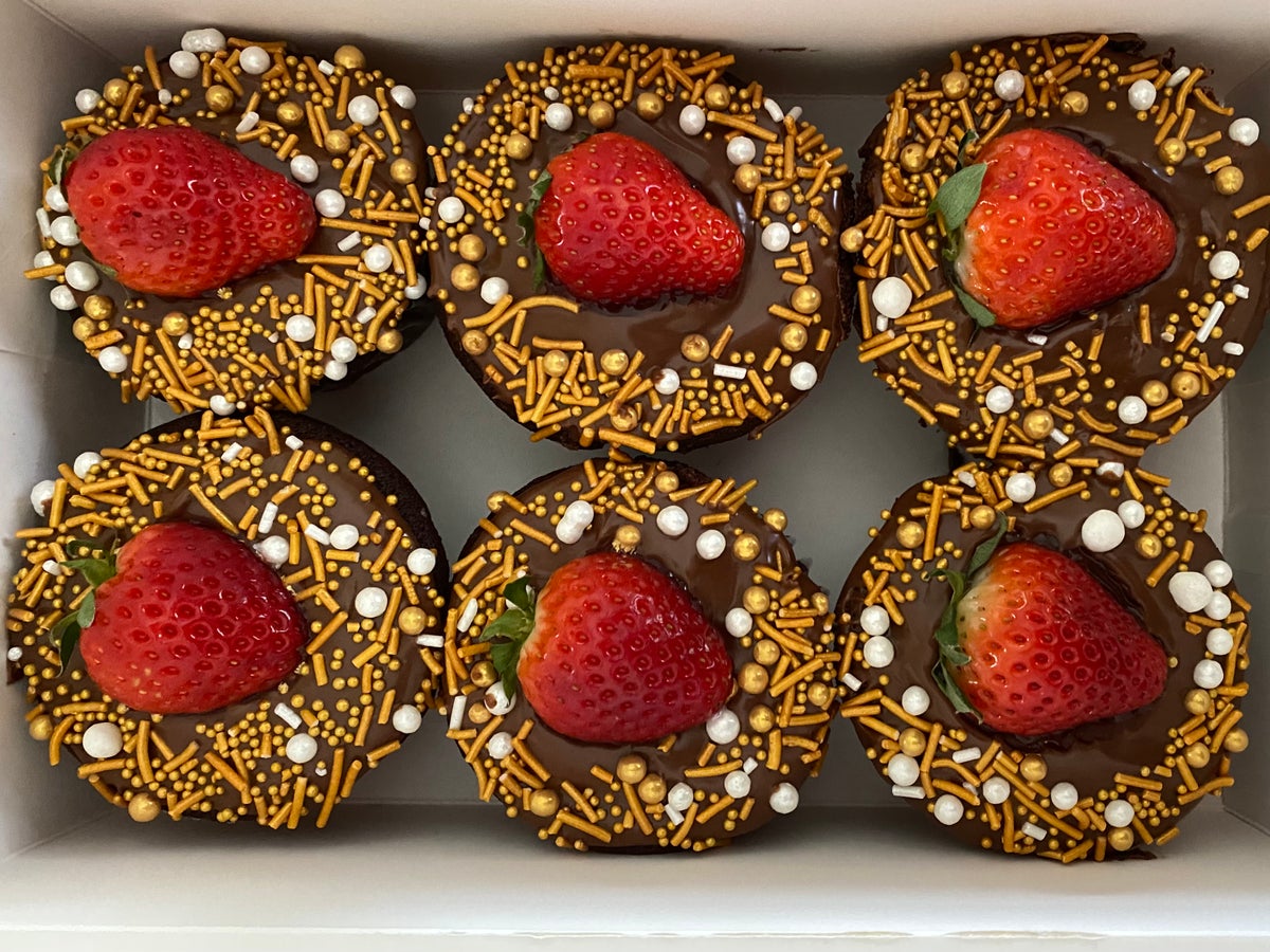 surprise cupcake drop from my boss | MLTSHP