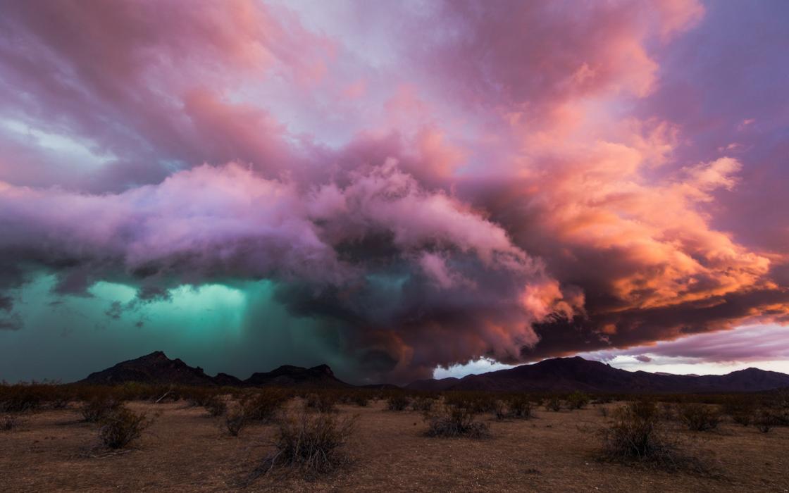 A green hail core on a storm in central Arizona | MLTSHP