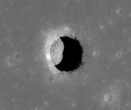 100 X 100 Meter, Moon Pit | MLTSHP