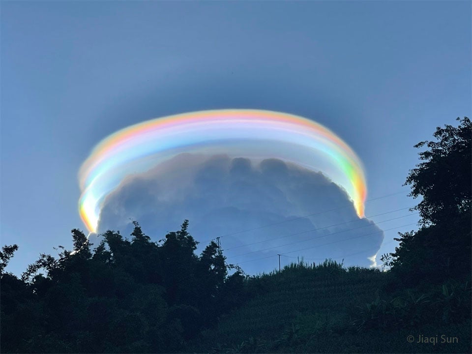An iridescent pileus cloud over China | MLTSHP