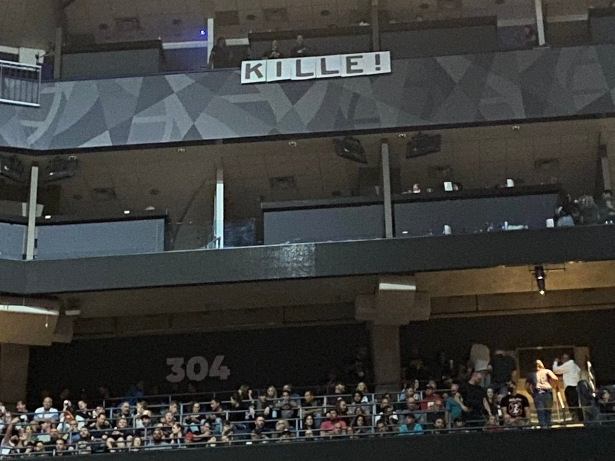 when your lighting designer has her own following | MLTSHP