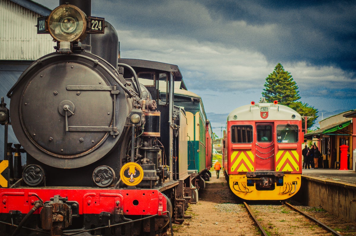 Two tourist trains at Goolwa station | MLTSHP