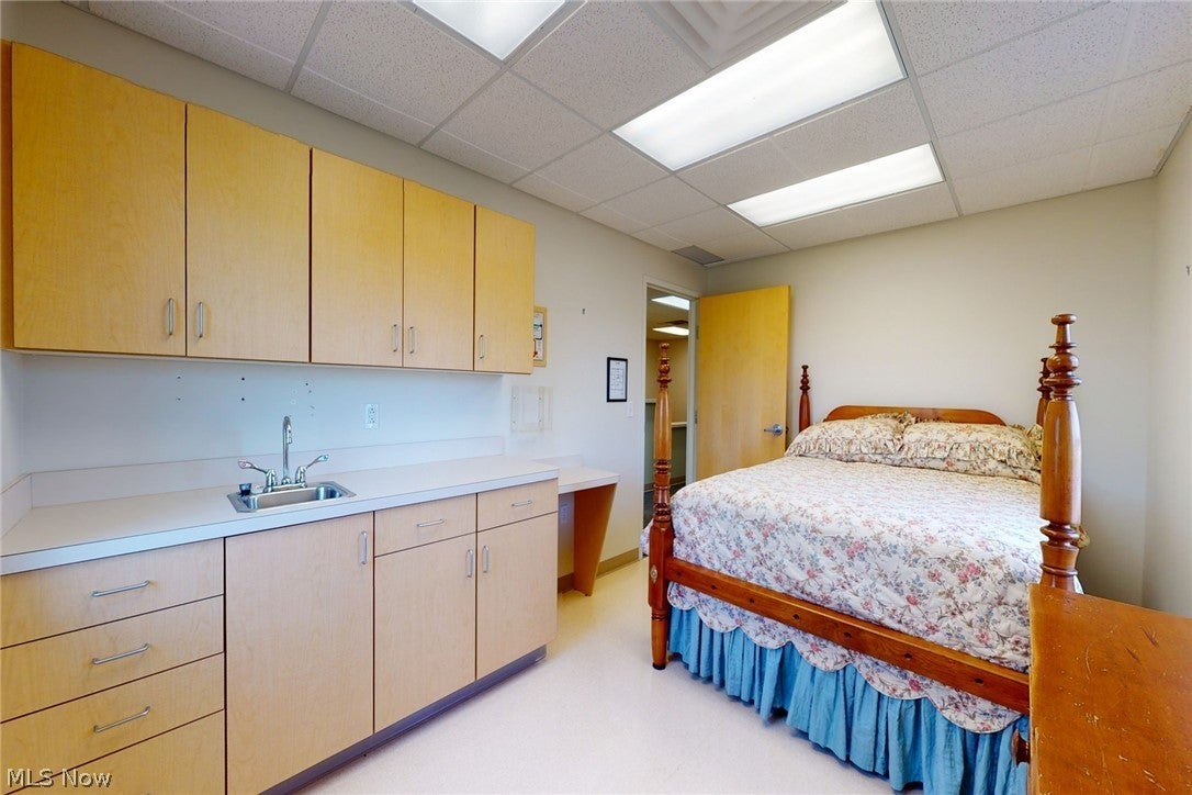 please enjoy this doctor's office being sold as a "5 bedroom house" | MLTSHP