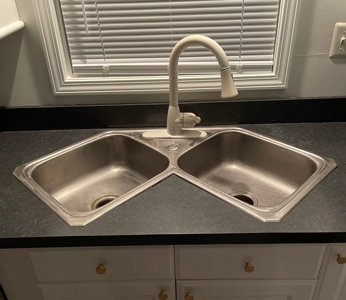 cursed kitchen design | MLTSHP