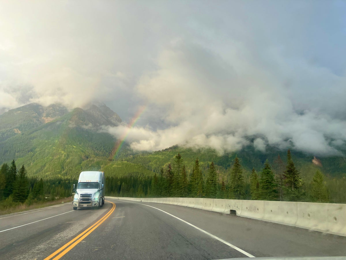 Double rainbow in the mountains | MLTSHP