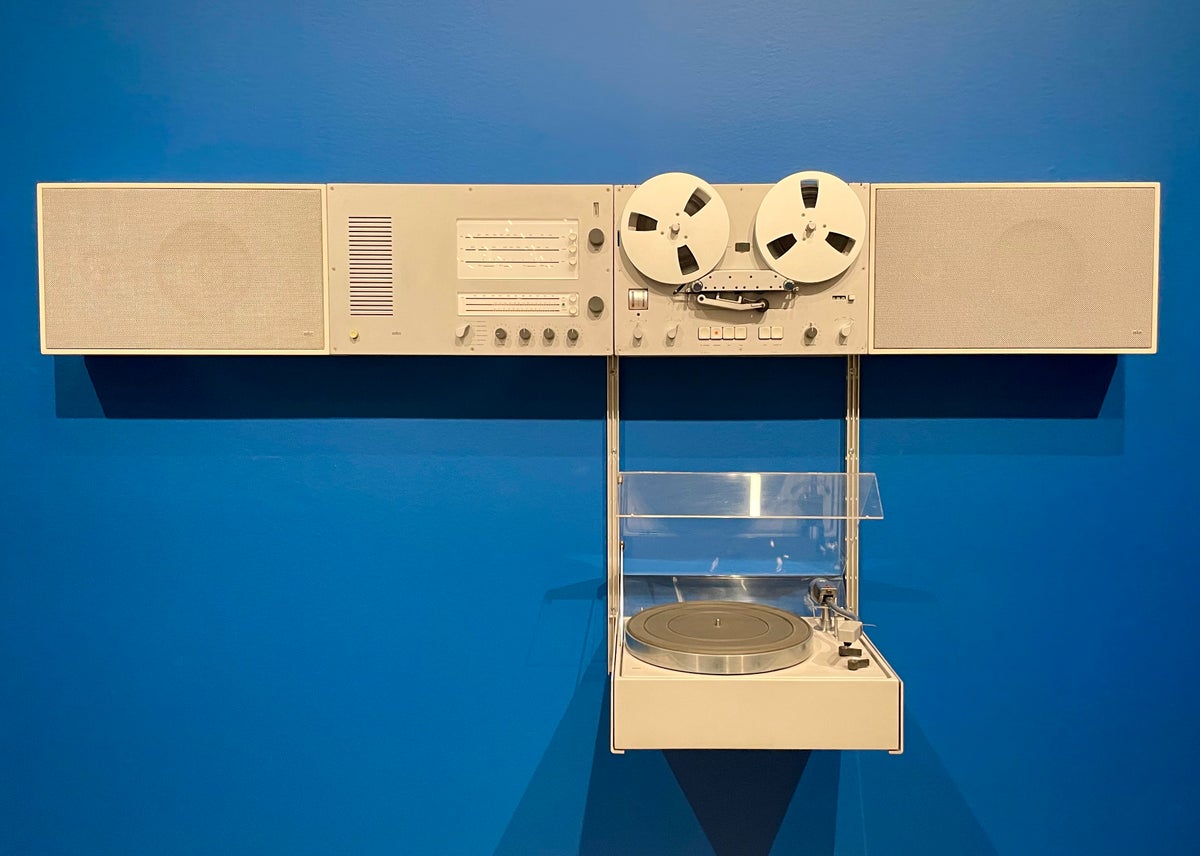 Braun stereo wall unit | MLTSHP