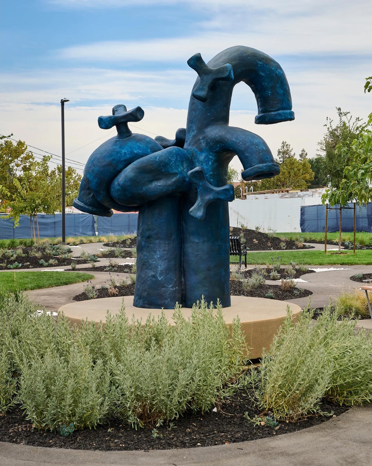 Fountain (Dark Blue) | Woody De Othello | MLTSHP