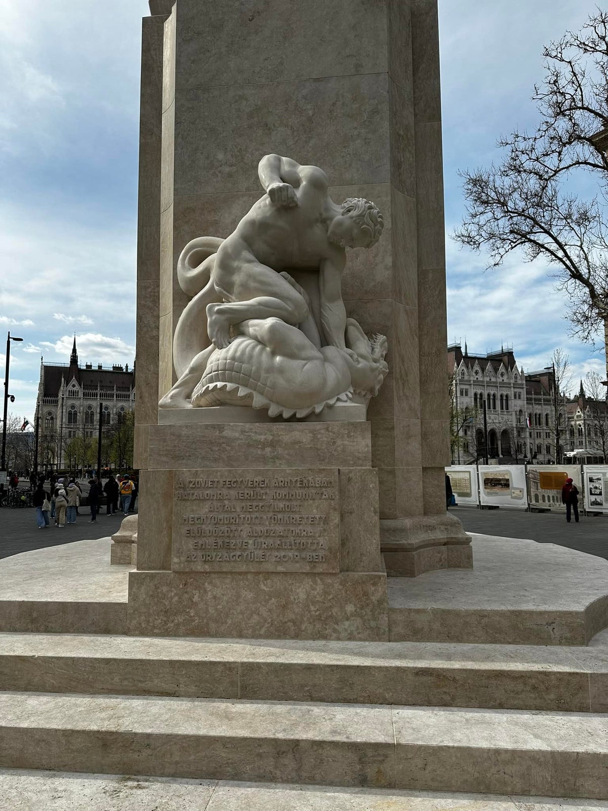 Statue in Budpest | MLTSHP