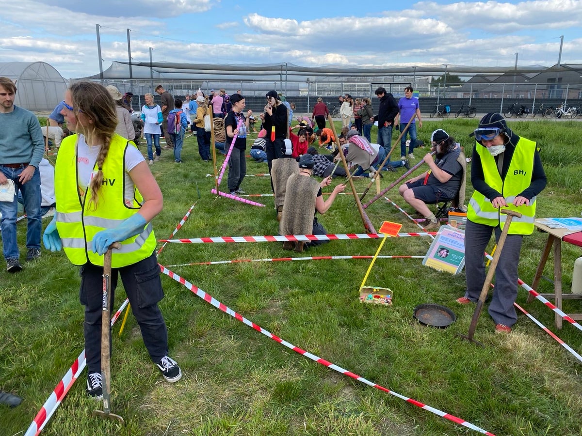 Dutch Worm Charming Championship today | MLTSHP